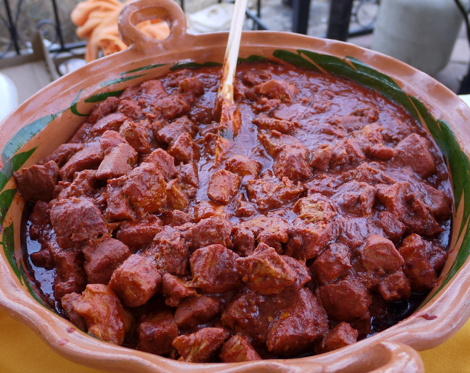 Asado rojo de puerco con galletas de animalitos : Platillos México ...